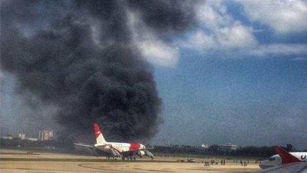 Several hurt after plane engine catches fire in Florida - BBC News
