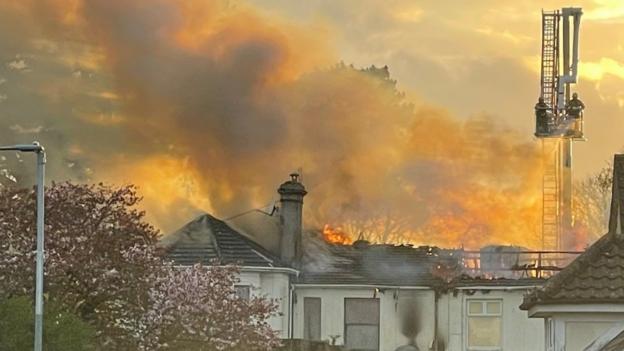 Peterborough fire hits homes under construction - BBC News