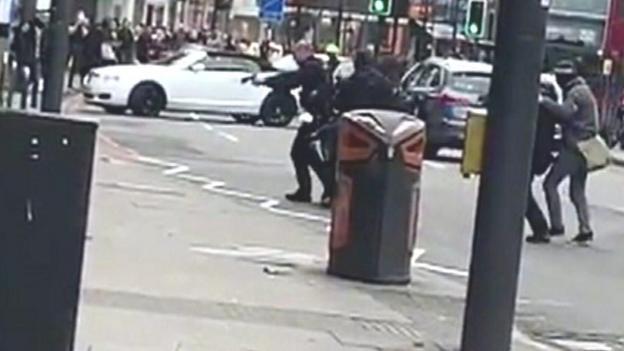 Sudesh Amman: Who was the Streatham attacker? - BBC News