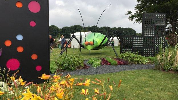Annual Tatton Park Flower Show draws crowds - BBC News