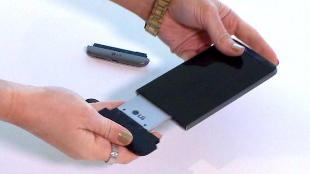 MWC 2016: LG G5 smartphone has modules to add functions - BBC News