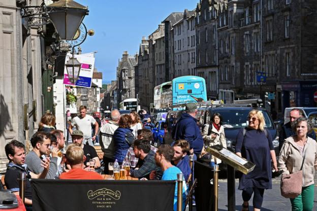 Scotland records hottest day so far as heatwave hits - BBC News