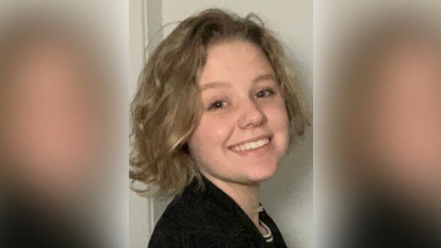 A-levels: Student foresaw exam crisis in winning story - BBC News