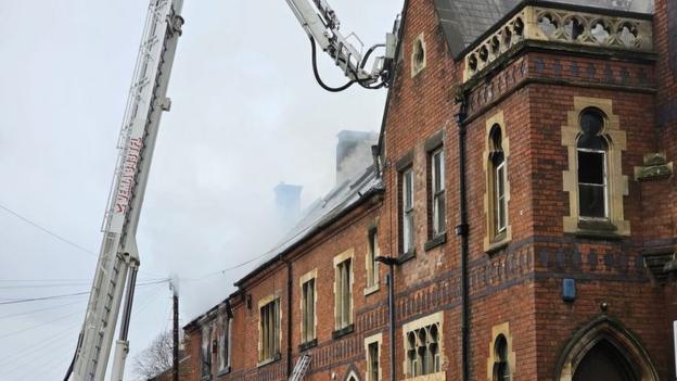 Derby: Smoke seen after 'significant fire' at disused property - BBC News