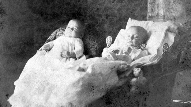 Taken from life: The unsettling art of death photography - BBC News