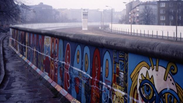 German Stasi murder trial 50 years after Berlin Wall shooting - BBC News