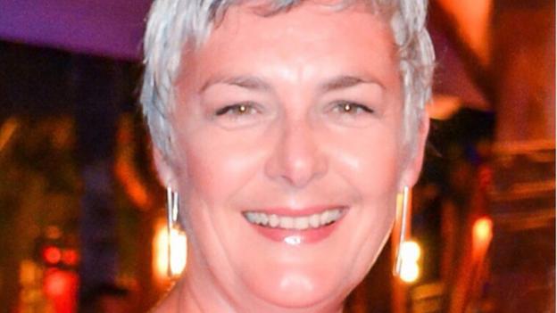 Period pain affects 'about half' of women workers - BBC News