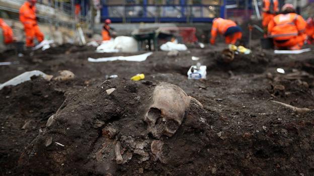 Elizabeth Line: Nine facts about the new London line - BBC Newsround