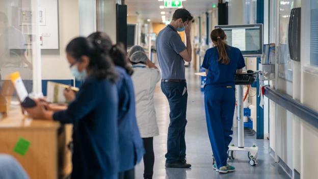 NHS discharges: Reasons for hospital departure delays revealed - BBC News