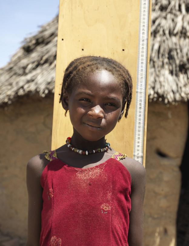 In pictures: A young girl's life in Chad - BBC News