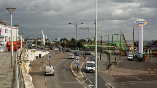 Leigh port revamp and Southend seafront 'oasis' work moves nearer - BBC News