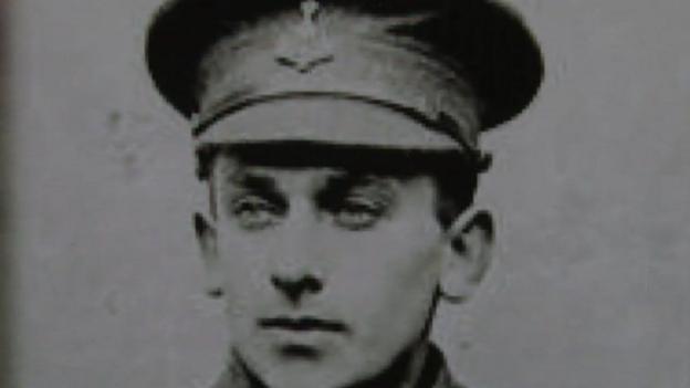 WW1 soldier Tom Dresser statue's Middlesbrough unveiling - BBC News