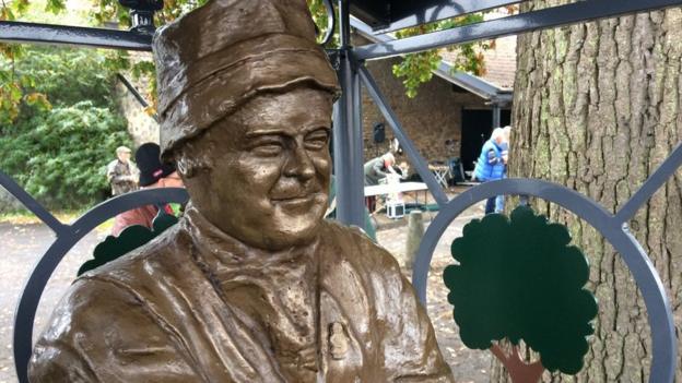 The Wurzels frontman Adge Cutler remembered 50 years on - BBC News