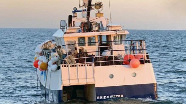 The bomb-hunters scouring UK waters for unexploded weapons - BBC News