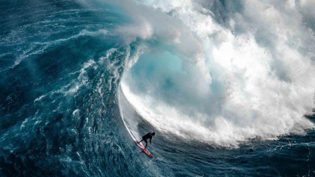 Devon-based surf forecaster Magic Seaweed loses name in merger - BBC News