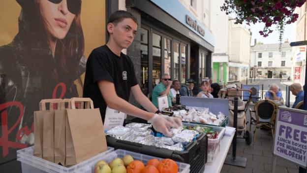 Swindon's long-awaited Fleming Way bus station finally opens - BBC News
