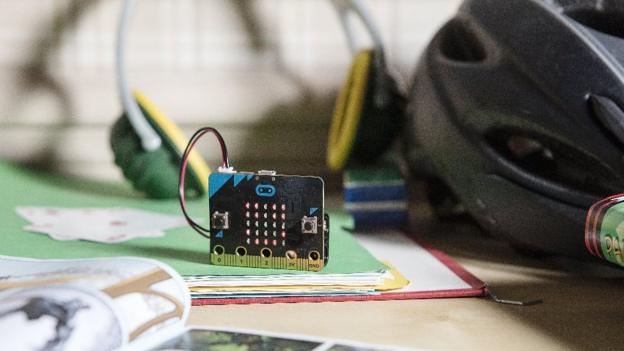 Micro Bit computer becomes a commercial product - BBC News