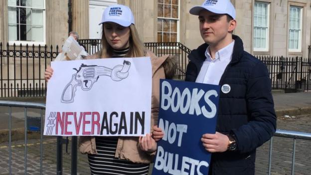 Dunblane families join US gun law protest in Edinburgh - BBC News