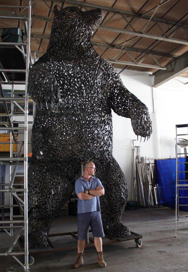 Dunbar John Muir bear sculpture to go ahead - BBC News