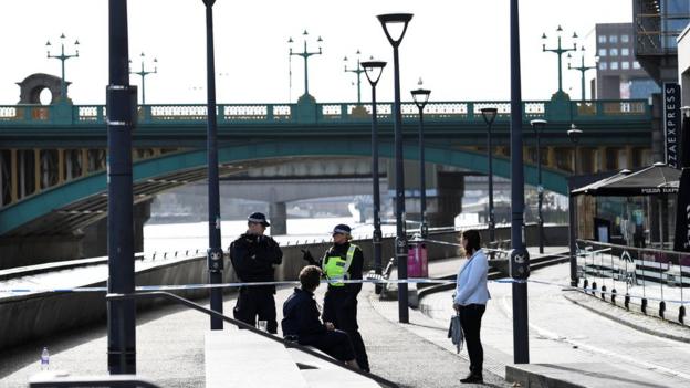 In pictures: London Bridge attack aftermath - BBC News