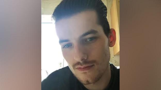 Serial killer fan Shaye Groves jailed for murdering boyfriend - BBC News