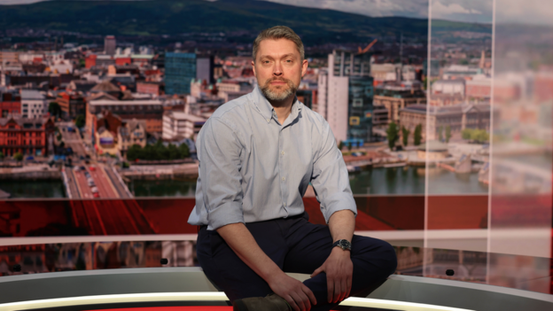 Stephen Nolan 'deeply sorry' after explicit image allegations - BBC News