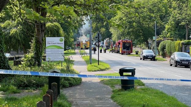 Former residential home in Ampthill engulfed in flames - BBC News