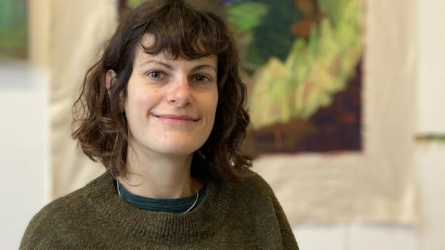 Graham Crowley wins John Moores Painting Prize with 10th entry - BBC News