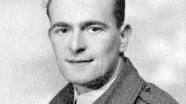 Harry Leslie Smith: The 'world's oldest rebel' - BBC News