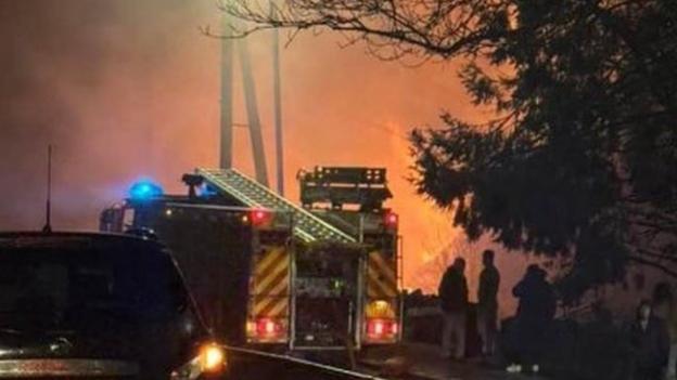 Families' homes damaged by major fire in West Looe - BBC News