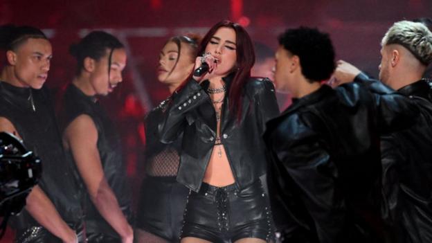 Brit Awards 2024: RAYE makes history by winning six trophies - BBC ...