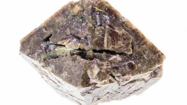 Theia: Scientists think fragments of ancient planet lie in Earth's ...