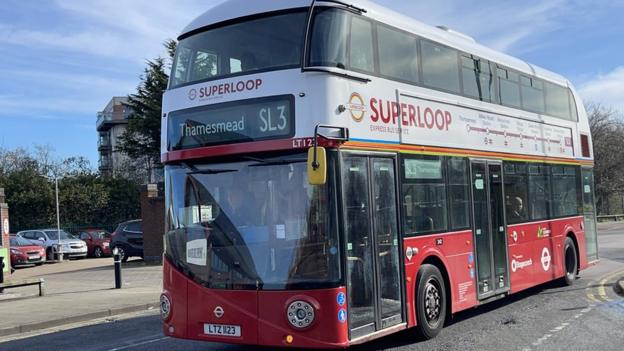 New SL3 Superloop route launches in south-east London - BBC News