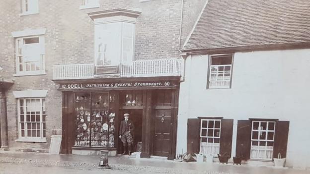 Two Ronnies 'Four Candles' sketch recreated in 280-year-old shop - BBC News