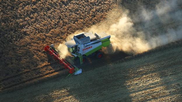 Mike Page: Fifty years of taking photos from the sky - BBC News