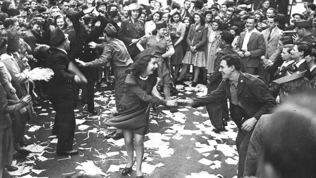 VE Day: What is it, when is it and why do we remember? - BBC Newsround