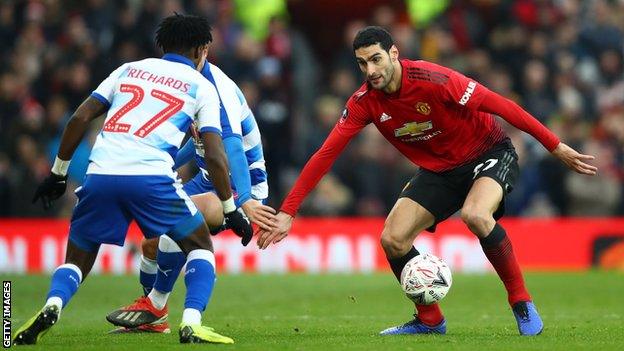 Marouane Fellaini: Manchester United midfielder agrees terms with ...