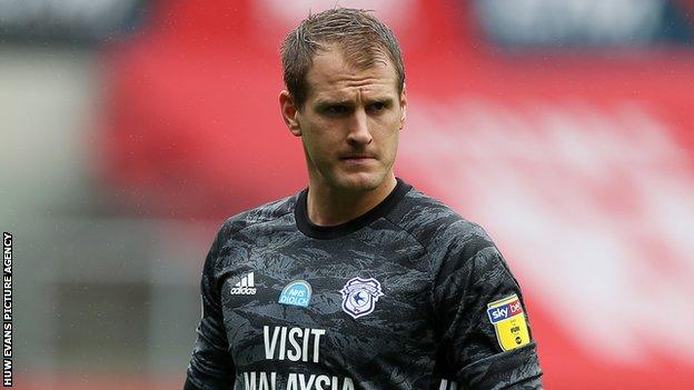 Cardiff City players are united behind manager Neil Harris, says Alex ...