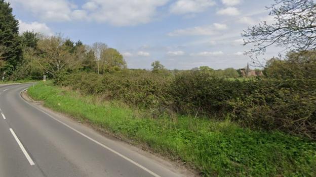 Traffic chaos warning over Barkham development plans - BBC News