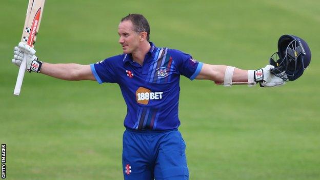 Michael Klinger: Gloucestershire captain returns to club - BBC Sport