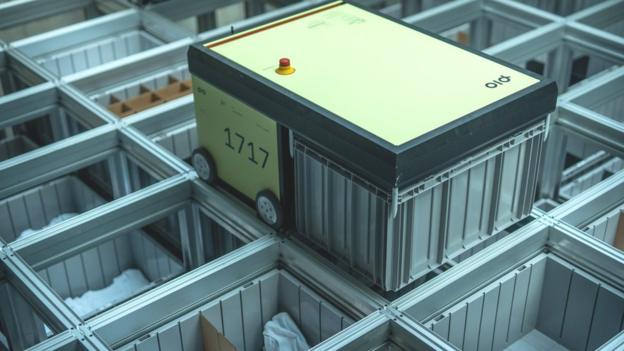 How robots are taking over warehouse work - BBC News