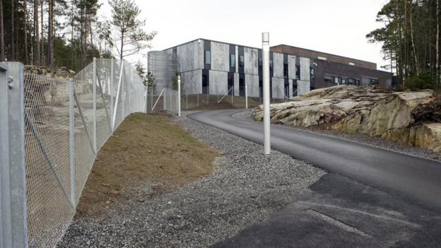 Anders Breivik: Just how cushy are Norwegian prisons? - BBC News