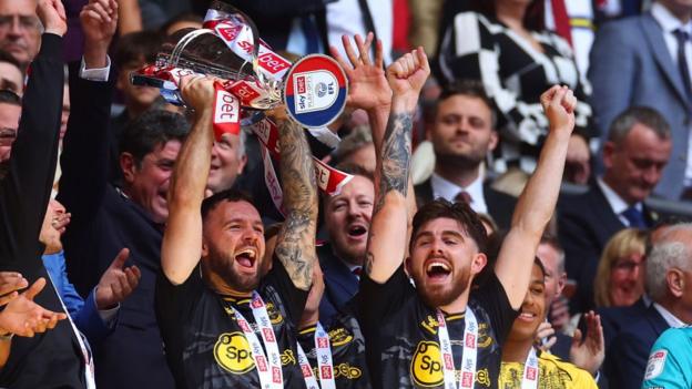 Check out Sunday's BIG football celebrations - BBC Newsround
