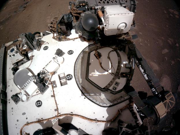 Mars: Nasa's Perseverance rover sends stunning images - BBC News