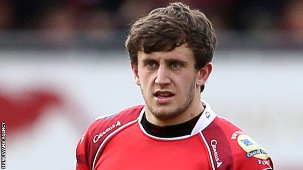 Pro12: Dan Jones signs Scarlets contract extension 'for next few years ...