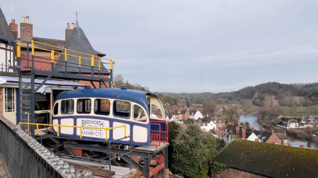 Bridgnorth Cliff Railway reopens to passengers - BBC News