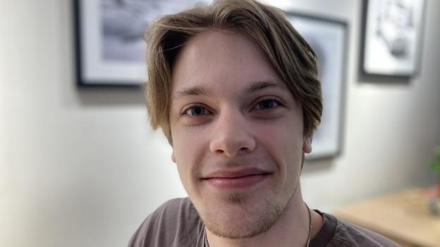 Calories now appear on menus in large restaurant chains - BBC News