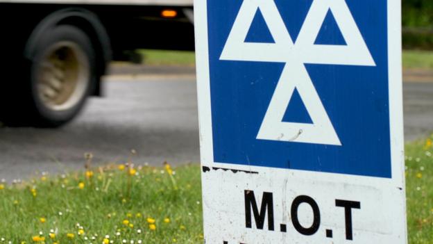 Coronavirus: Drivers to get six-month emergency MOT extension - BBC News