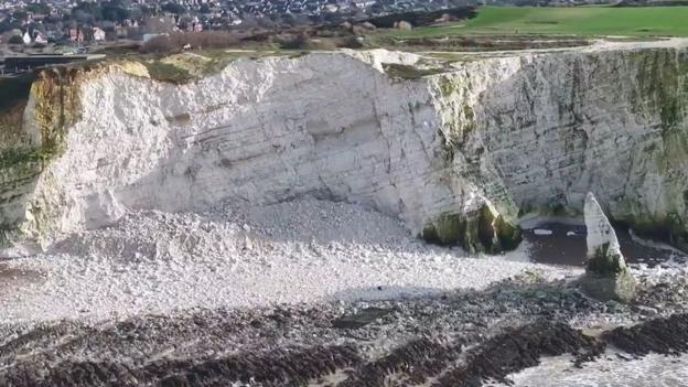 East Sussex: Alert after cliff collapse caught on camera - BBC News