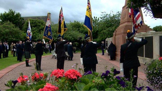 New names added to Inverness war memorial - BBC News
